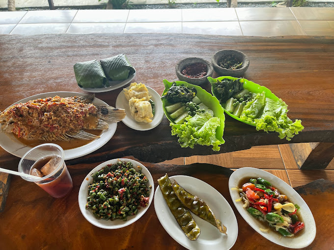 Rumah Makan Saung Ranggon Tasikmalaya: Destinasi Kuliner dan Rekreasi ...